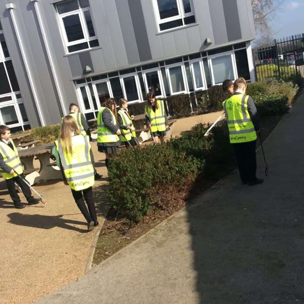 Litter-Free Zones – Ysgol Bryn Alyn leads the way 🙂 - news.wrexham.gov.uk