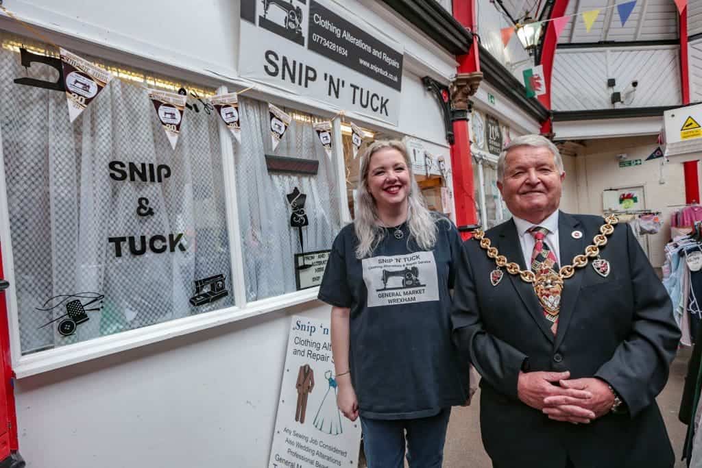 Snip ‘N’ Tuck celebrates 20 years in business - news.wrexham.gov.uk